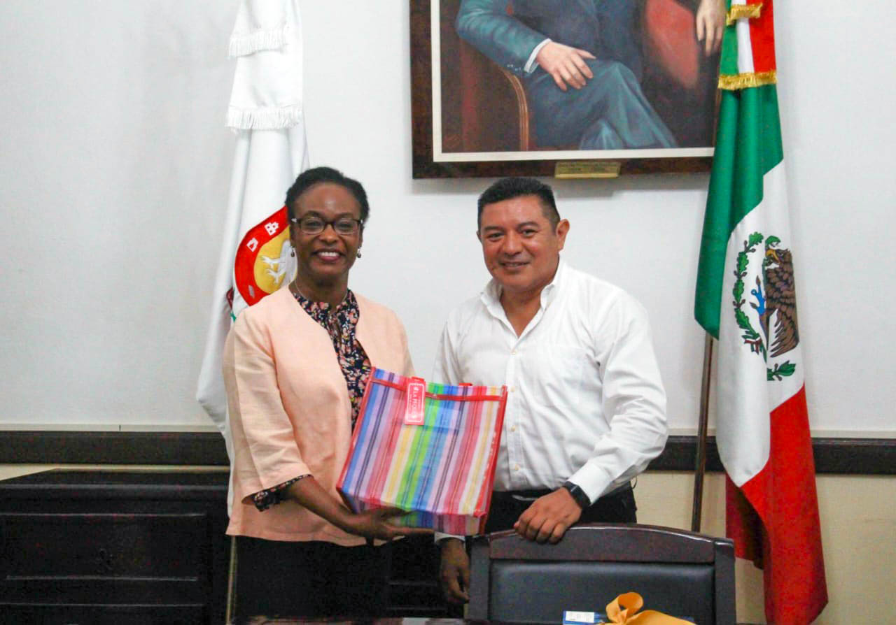 Encuentro entre el presidente municipal de Valladolid y la cónsul ...